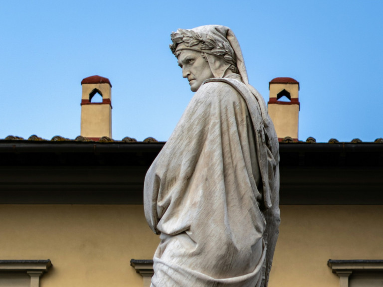 Why Do People Wear Laurel Wreaths in Italy?