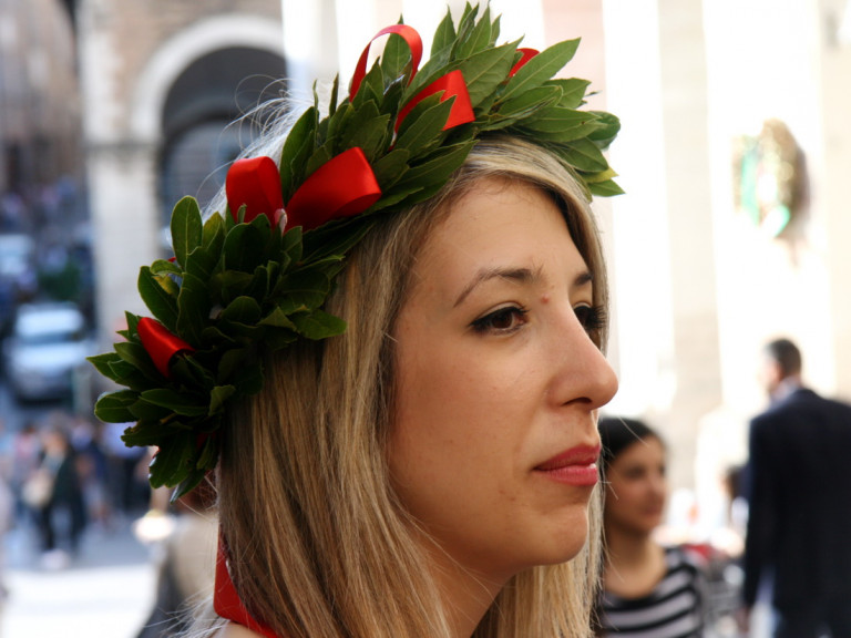 Why Do People Wear Laurel Wreaths in Italy?